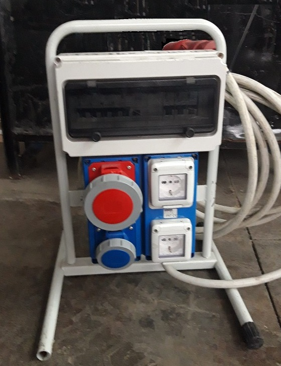 LARGE 20 kW DISTRIBUTION BOARD - 1 CEE 32 A three-phase and neutral ...